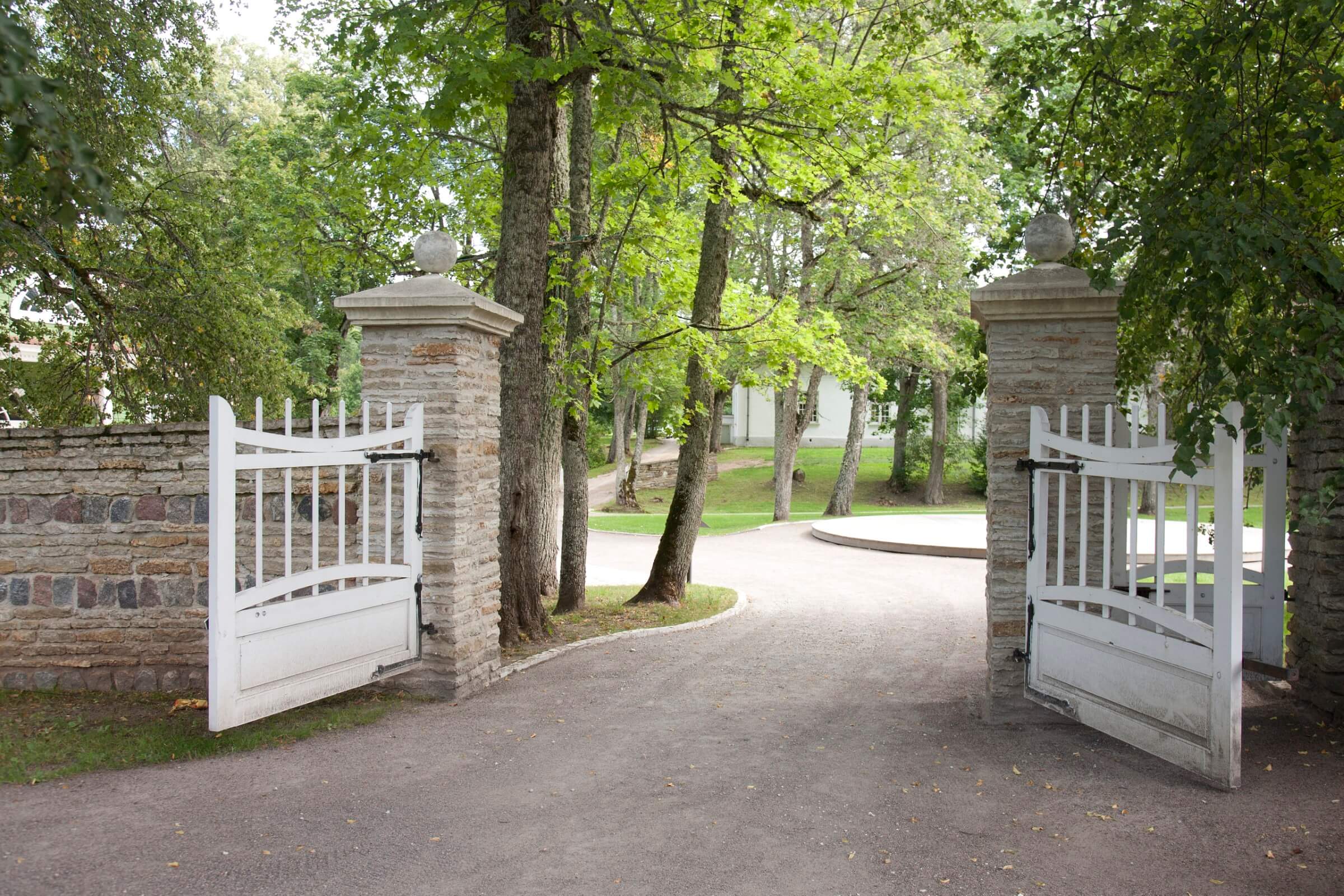 The Benefits of Living in Gated Communities in Utah - Jean Tanner Team ...